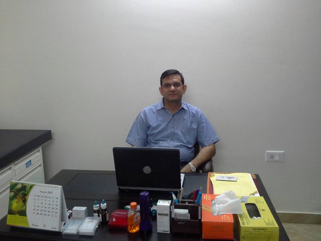 Dr. Munish Taneja, ENT and Head & Neck Surgeon - Dwarka Advanced ENT Clinic | Sehat